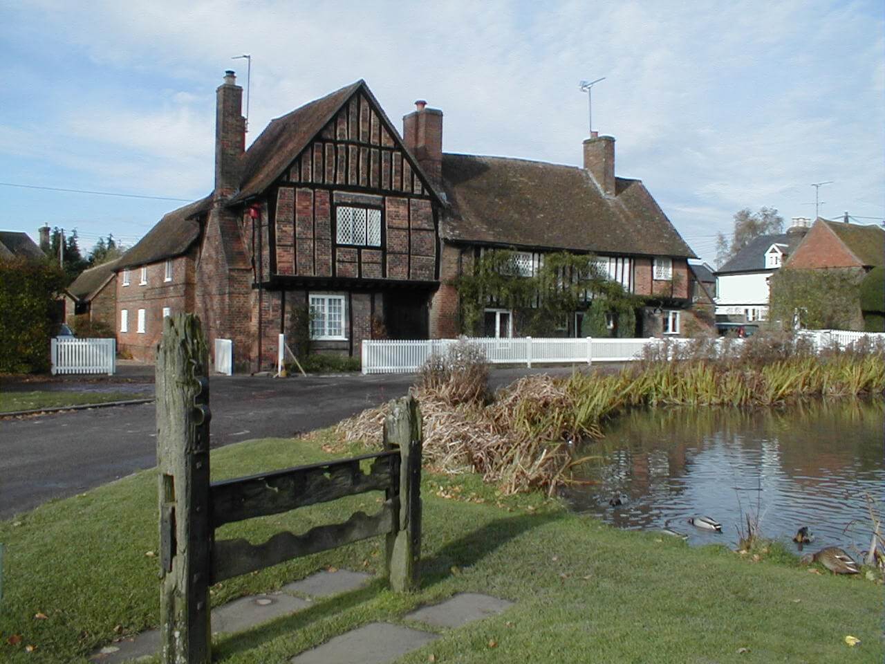 Aldbury stile-free walk | Chilterns National Landscape